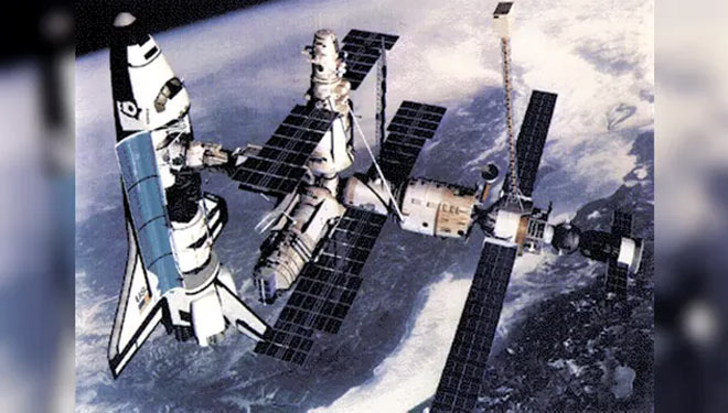 Sejarah Hari Ini 29 Juni Pesawat Atlantis Dan Stasiun Luar Angkasa Mir Bergabung Times Indonesia