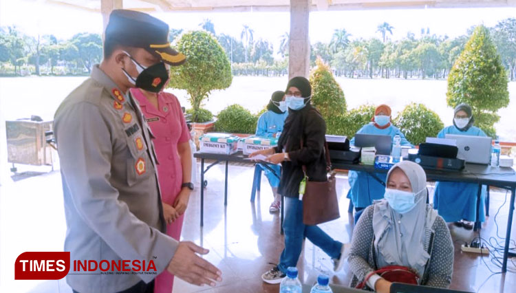 Vaksin di Gerai Vaksin Presisi, Warga Ngawi Cukup Bawa KTP - TIMES ...