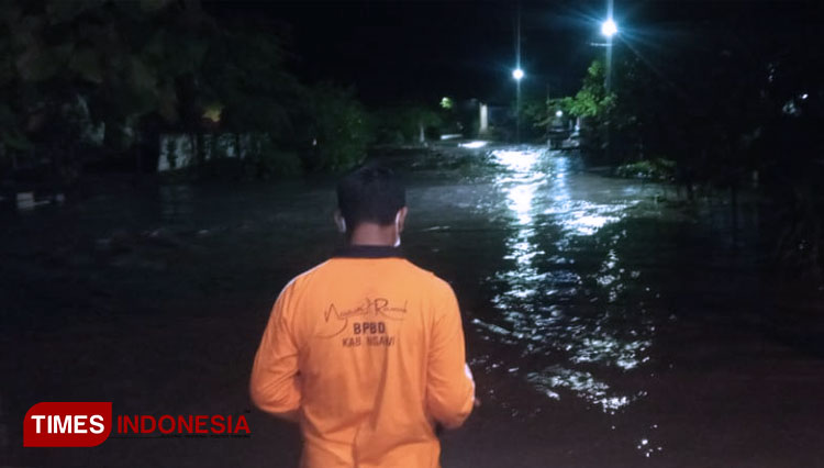 Diguyur Hujan Semalam, Talut Jalan Desa di Ngawi Jebol dan Bikin Jalan ...