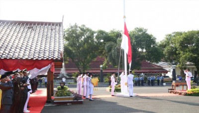 HUT Ke-76 RI, Pemkab Cilacap Gelar Upacara Pengibaran Bendera Merah Putih - TIMES Indonesia