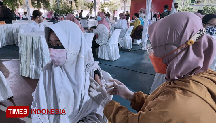 Persiapan PTM, Pemerintah Dorong Percepatan Vaksinasi Pelajar - TIMES ...