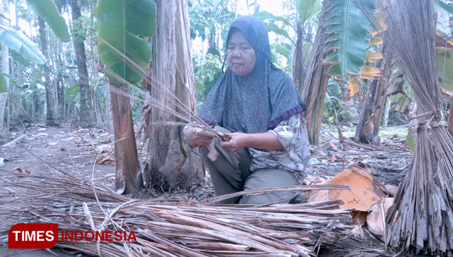 Kisah Janda Tua Miskin di Pangandaran Pertahankan Anaknya Tetap Sekolah ...
