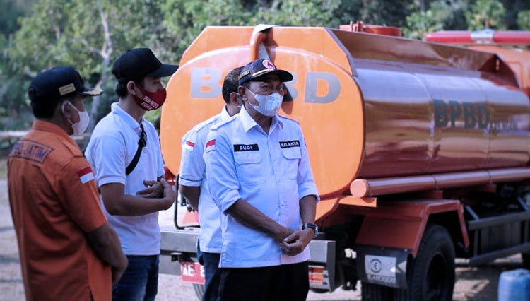 BPBD Jatim Kirim 12 Ribu Liter Air Bersih Bantu Warga Terdampak Kekeringan di Ngawi - TIMES ...