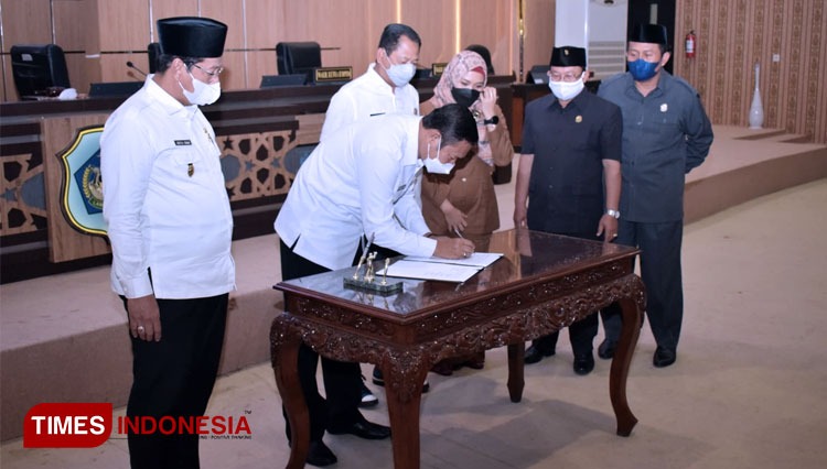 Eksekutif dan Legislatif Lamongan Sepakati KUA PPAS APBD TA 2022 ... Eksekutif dan Legislatif Lamongan Sepakati KUA PPAS APBD TA 2022 ...