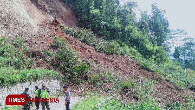 Tebing Setinggi 30 Meter Longsor di Banjarnegara Utara - TIMES Indonesia