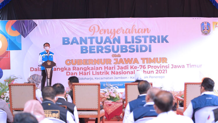 Terangi Rumah Tangga Pra Sejahtera, PLN UID Jawa Timur Sambung Listrik ...