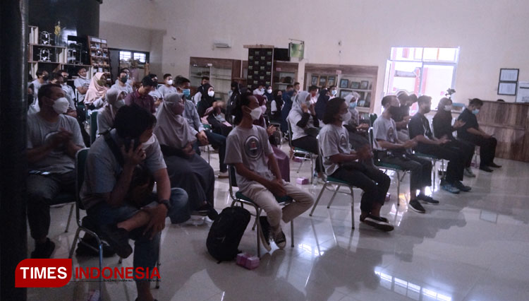 Bupati Tegal Beri Anugerah TOP 28 Wirausaha Pemuda 2021 - TIMES Indonesia