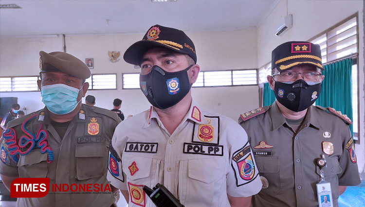 Satpol PP Jember Tertibkan Gepeng di Lampu Merah - TIMES Indonesia