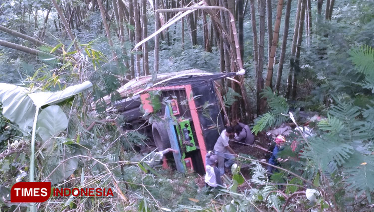 Truk Terjun di Jurang Pembuangan Letkol TNI, Sopir Meninggal Dunia ...