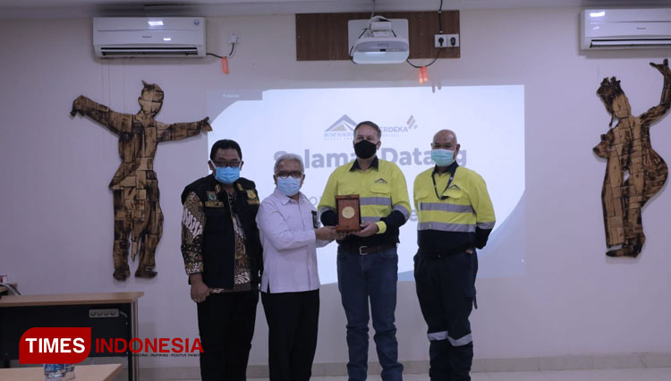 PT BSI Raih Penghargaan Zero Accident dari Gubernur Jatim Khofifah ... PT BSI Raih Penghargaan Zero Accident dari Gubernur Jatim Khofifah ...