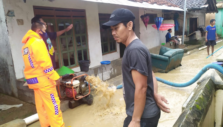 Hujan Intensitas Tinggi, Puluhan Rumah di Jatinegara Tegal Terendam ...